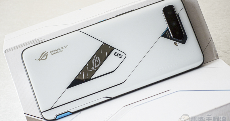 ROG Phone 5 Ultimate 開箱體驗：細節滿滿的最強遊戲手機（評價 評測 動手玩） - 電腦王阿達