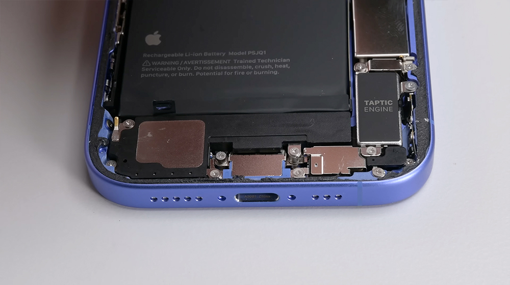 iPhone 16 被 iFixit 拆解，揭露 iPhone 16 與 16 Plus 具備 16 Pro 系列都沒有的全新、更簡單的可更換 ...